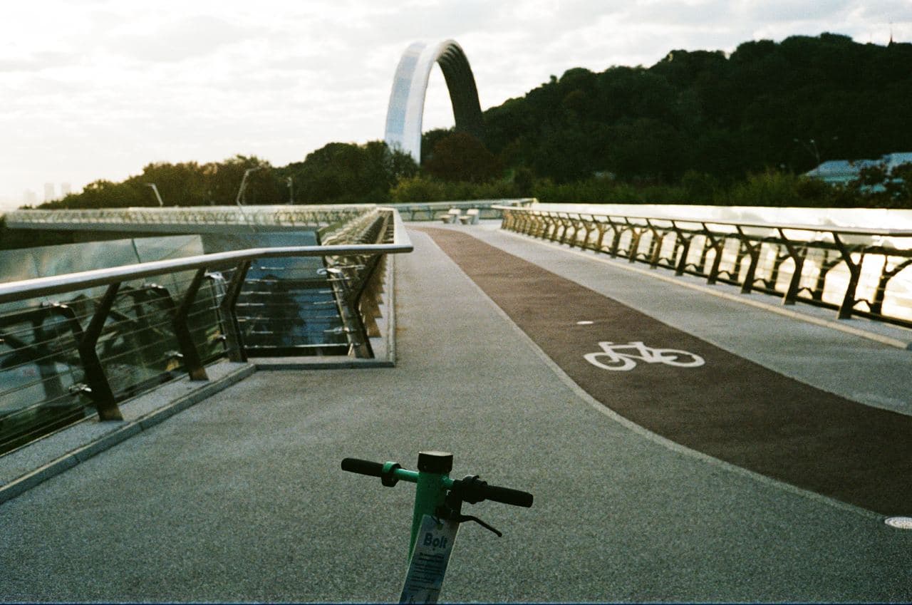 Bolt продовжує сезон прокату електросамокатів: послуга розблокування ...