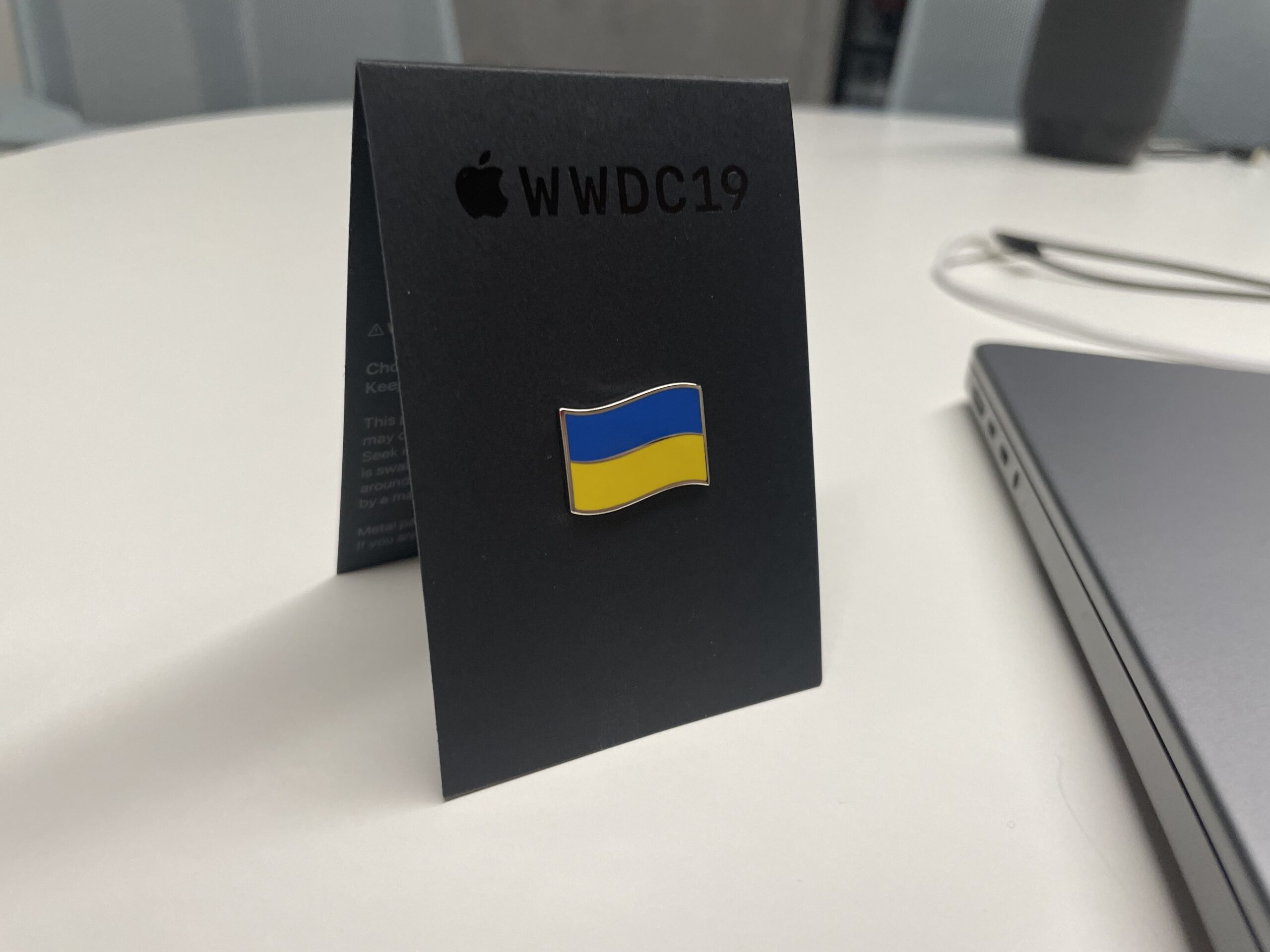 Кров рятує життя: MacPaw Foundation проводить благодійний розіграш рідкісного піна WWDC19, щоб ...