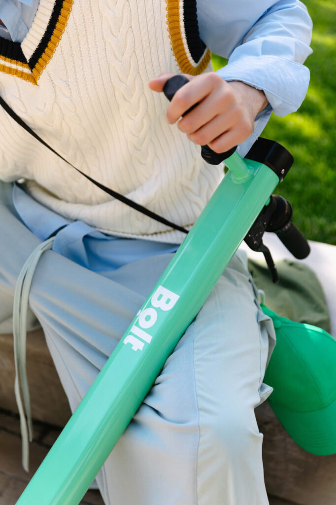 Bolt вирішує проблему хаотичного паркування електросамокатів — UASpectr